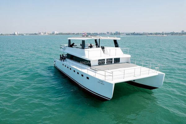 Maloch 58ft Power Catamaran เรือยอร์ชพัทยา 50 คน มีสไลเดอร์ สระ